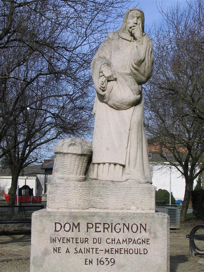 Statue de Dom Pérignon à Sainte-Ménehould - Office de tourisme Couleurs ...