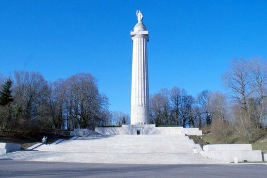 Tour de Montfaucon - Office de tourisme Couleurs d'Argonne